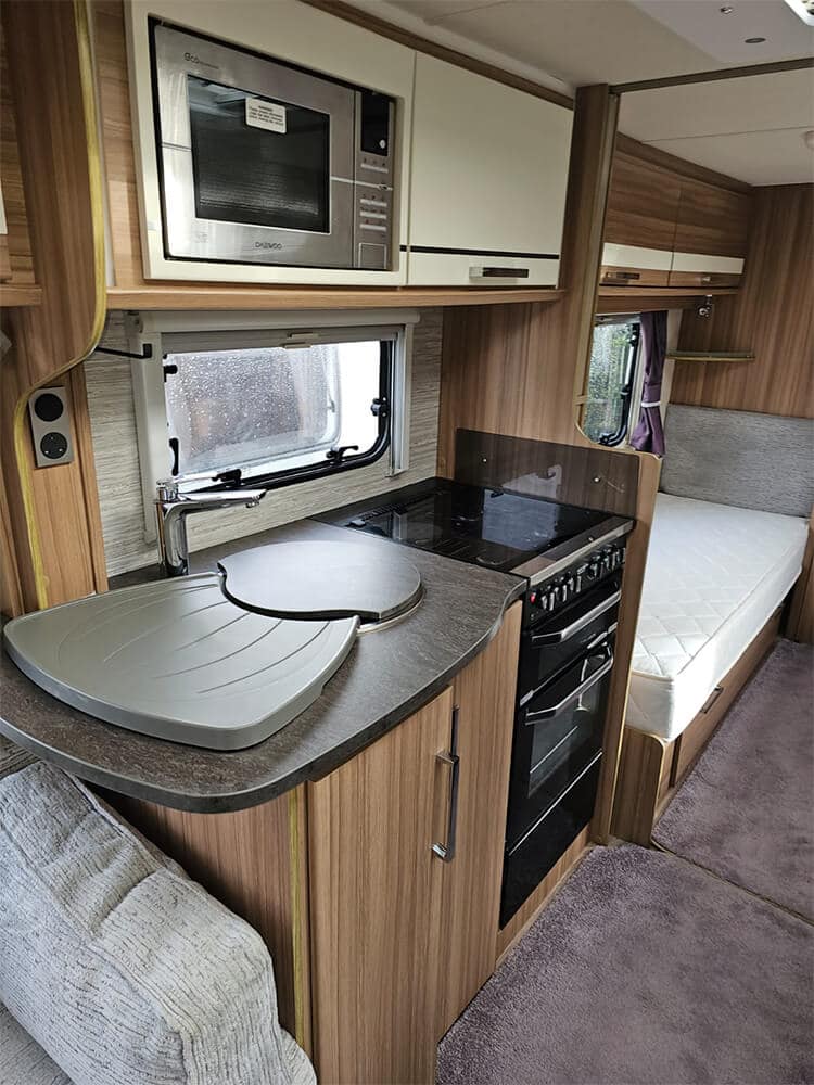 2016 Lunar Eclipse 18-4 $52,000 - Coastside Caravans